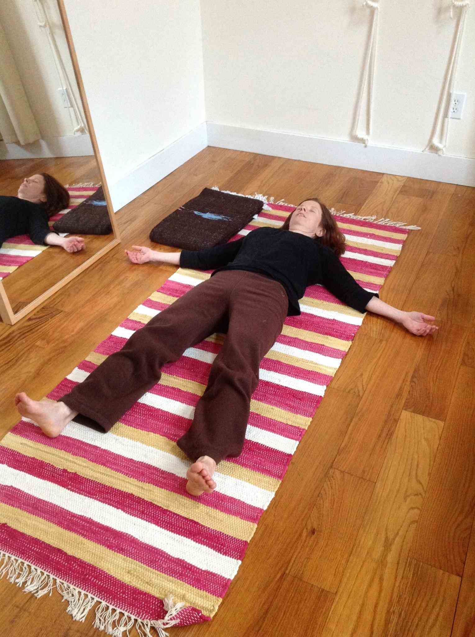 posture learn Corpse Pose Yoga how to do the corpse pose - Work Out ...